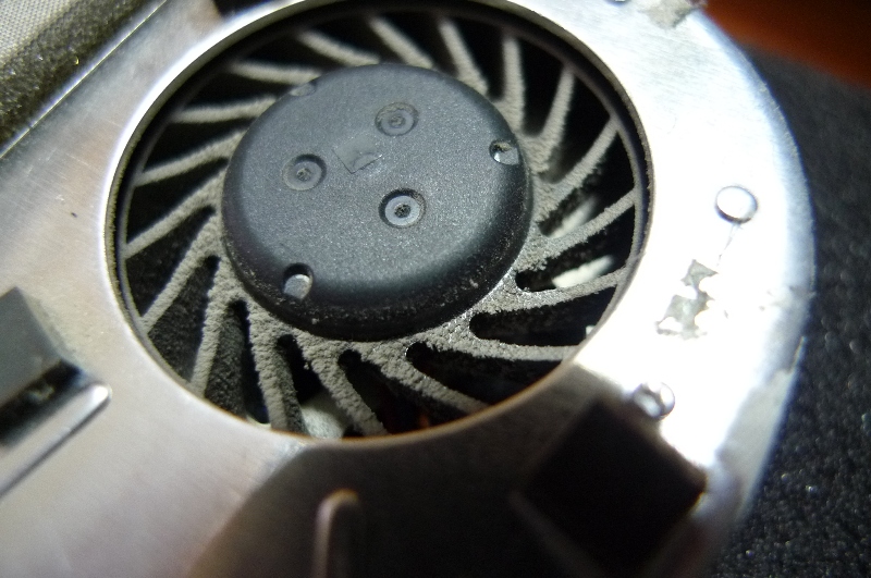 TPHOLIC - 자유게시판 - cpu에 써멀구리스 작업 힘드시죠?..