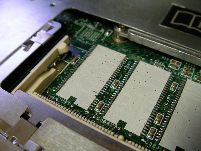 TPHOLIC - 유저Think갤러리 - Thinkpad i1124 온보드 램 제거....